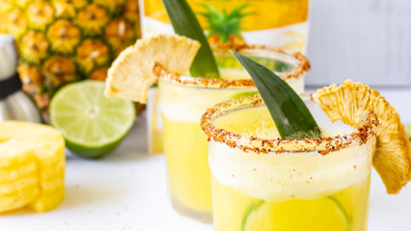 Refreshing Pineapple Gin & Tonic: A Tropical Cocktail Twist – Visafruit ...